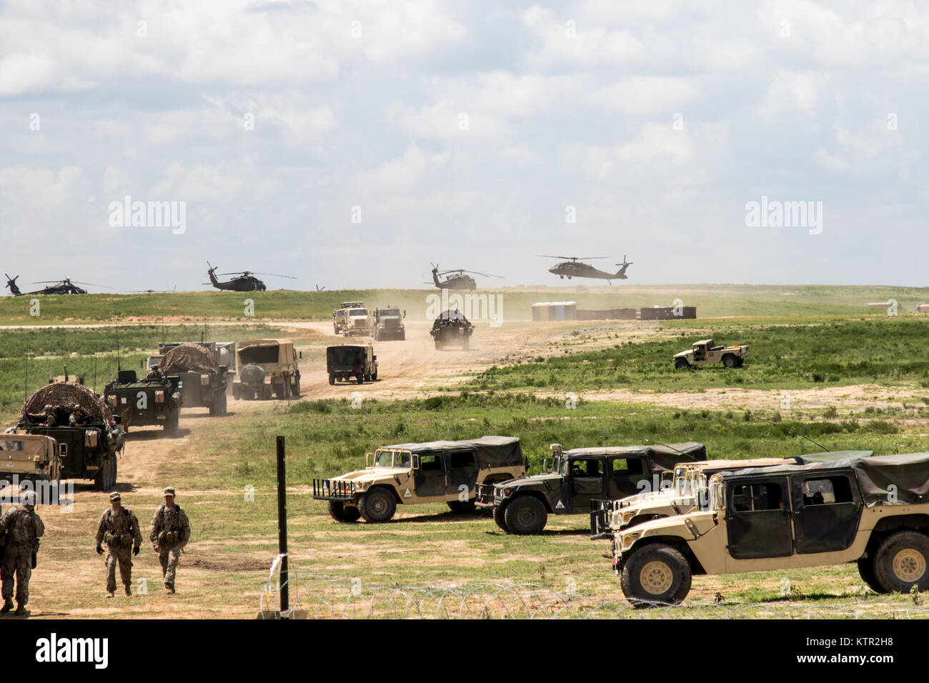 Vehicles and Soldiers with the New York Army National Guard’s 427th ...