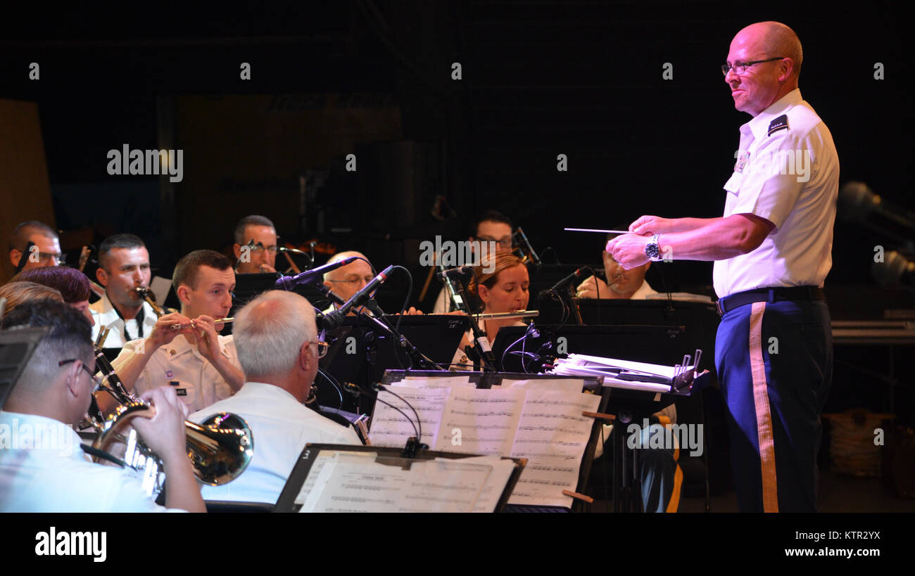 The New York Army National Guard's 42nd Infantry Division Band played a ...