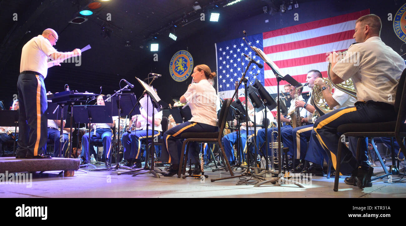The New York Army National Guard's 42nd Infantry Division Band played a ...