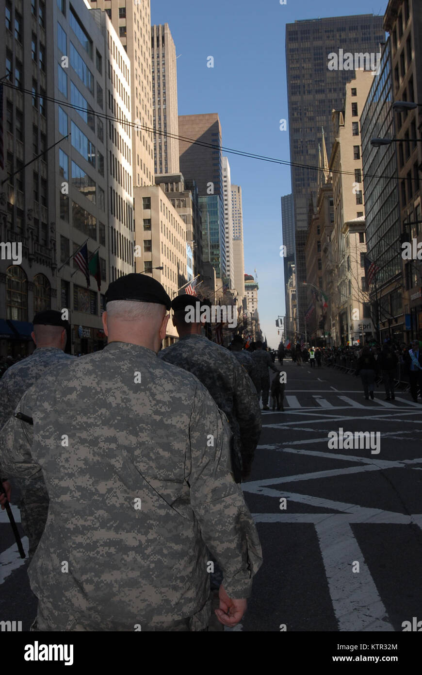 U.S. Army National Guard personnel daily duties and life. Working ...