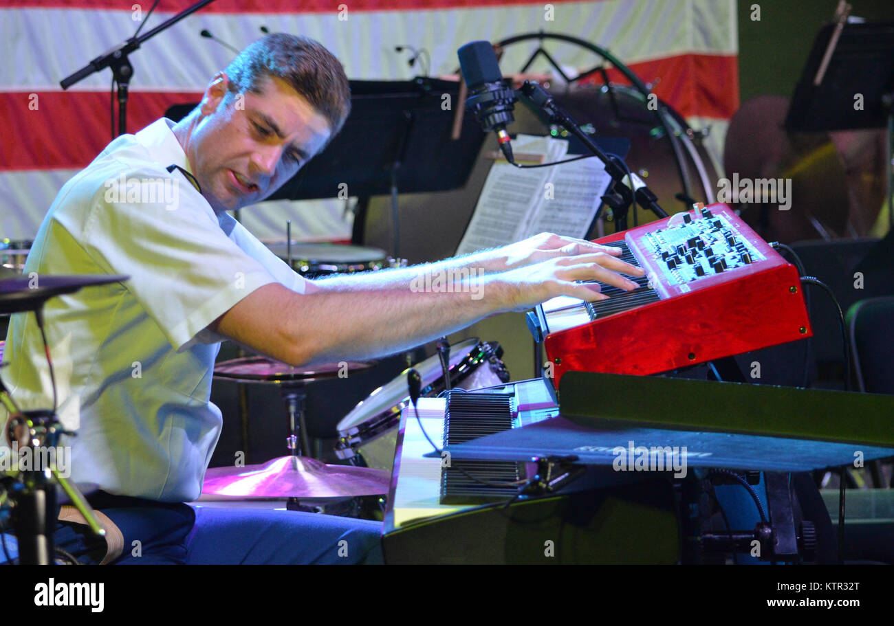The New York Army National Guard's 42nd Infantry Division Band played a ...