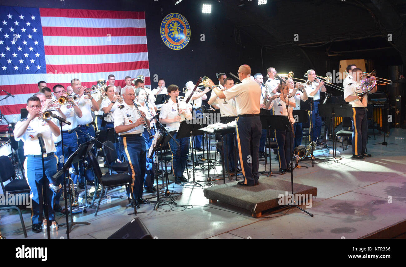 The New York Army National Guard's 42nd Infantry Division Band played a ...