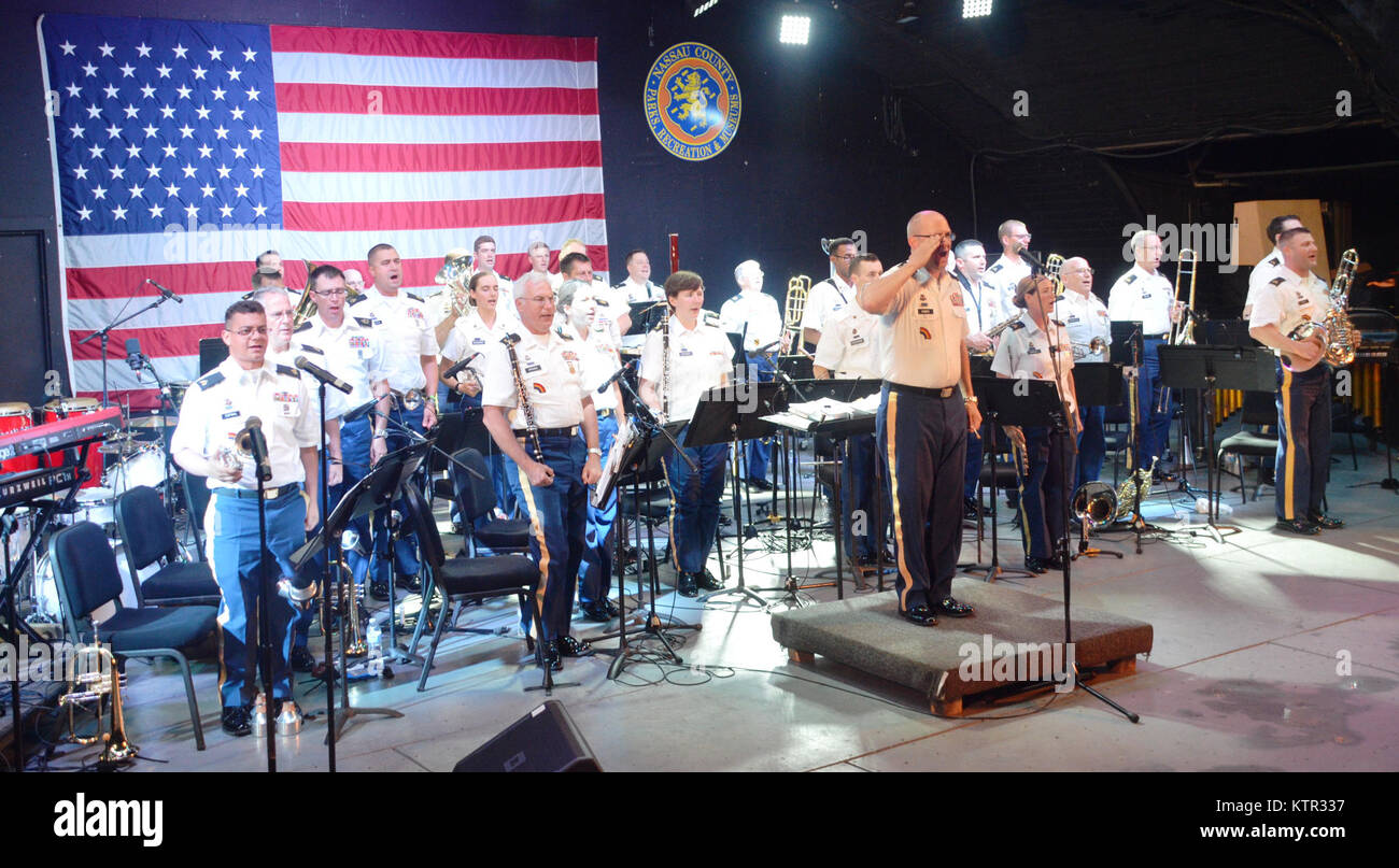 The New York Army National Guard's 42nd Infantry Division Band played a ...
