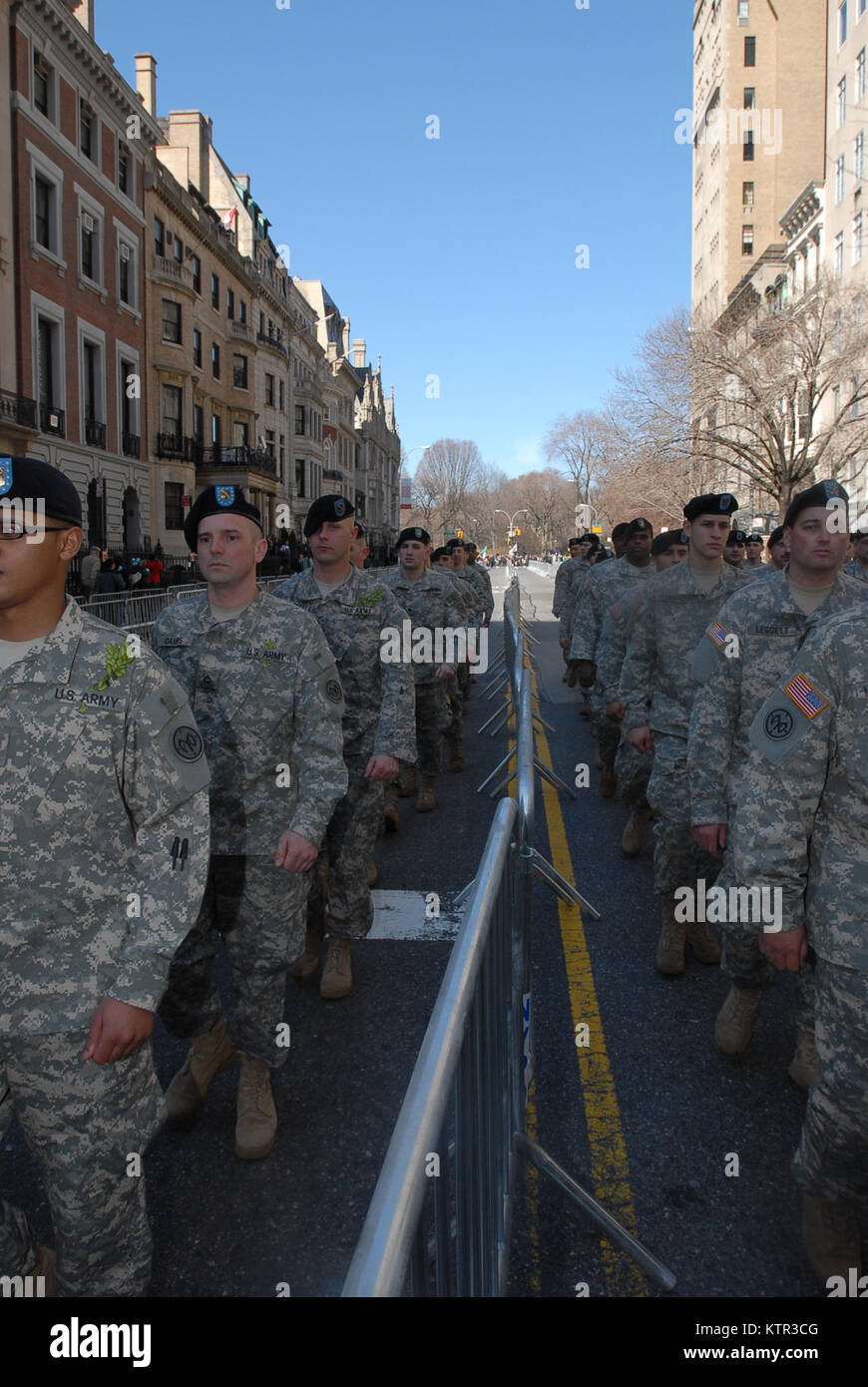 U.S. Army National Guard personnel daily duties and life. Working ...