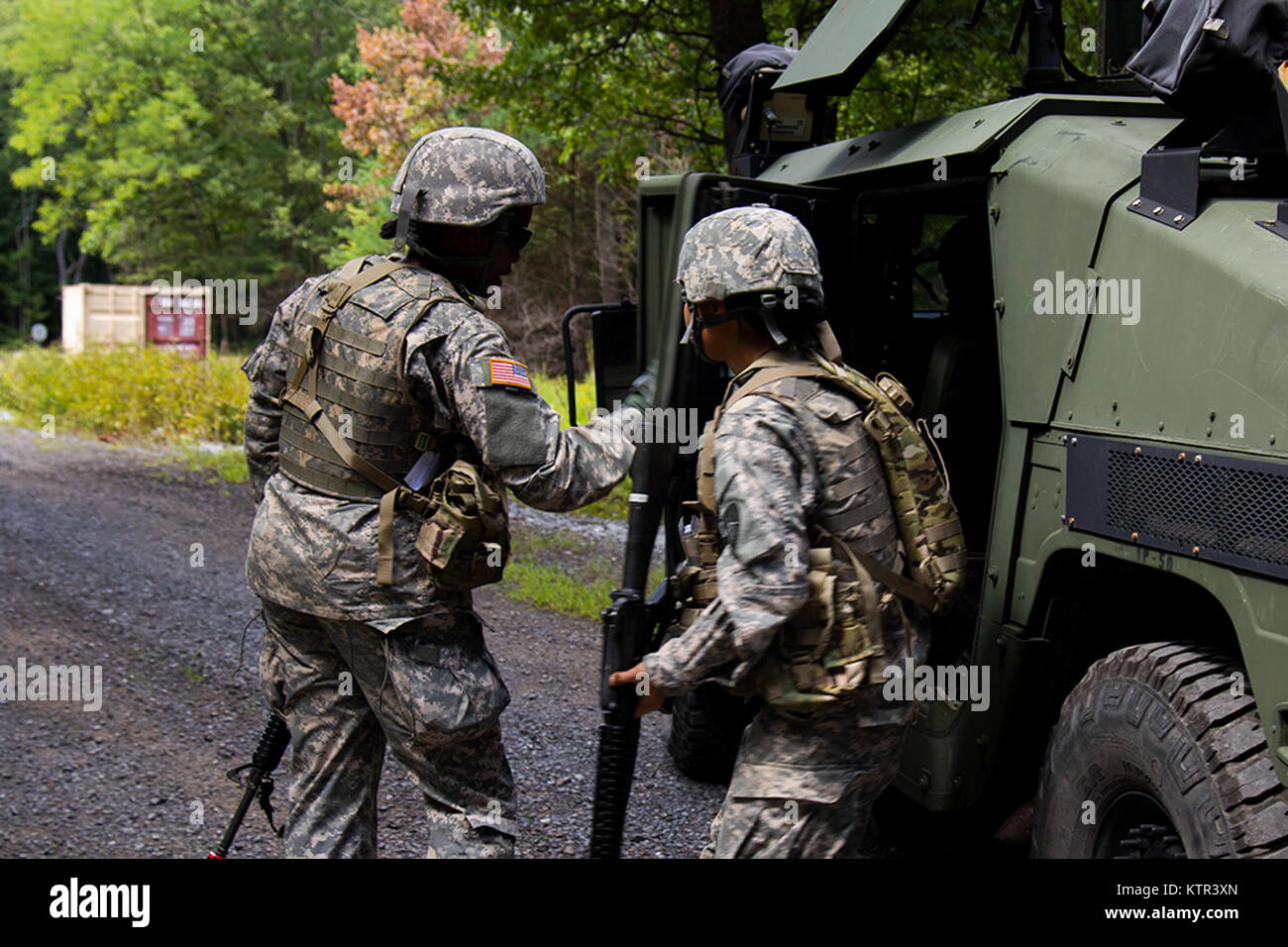 U.S. Army National Guard personnel daily duties and life. Working ...