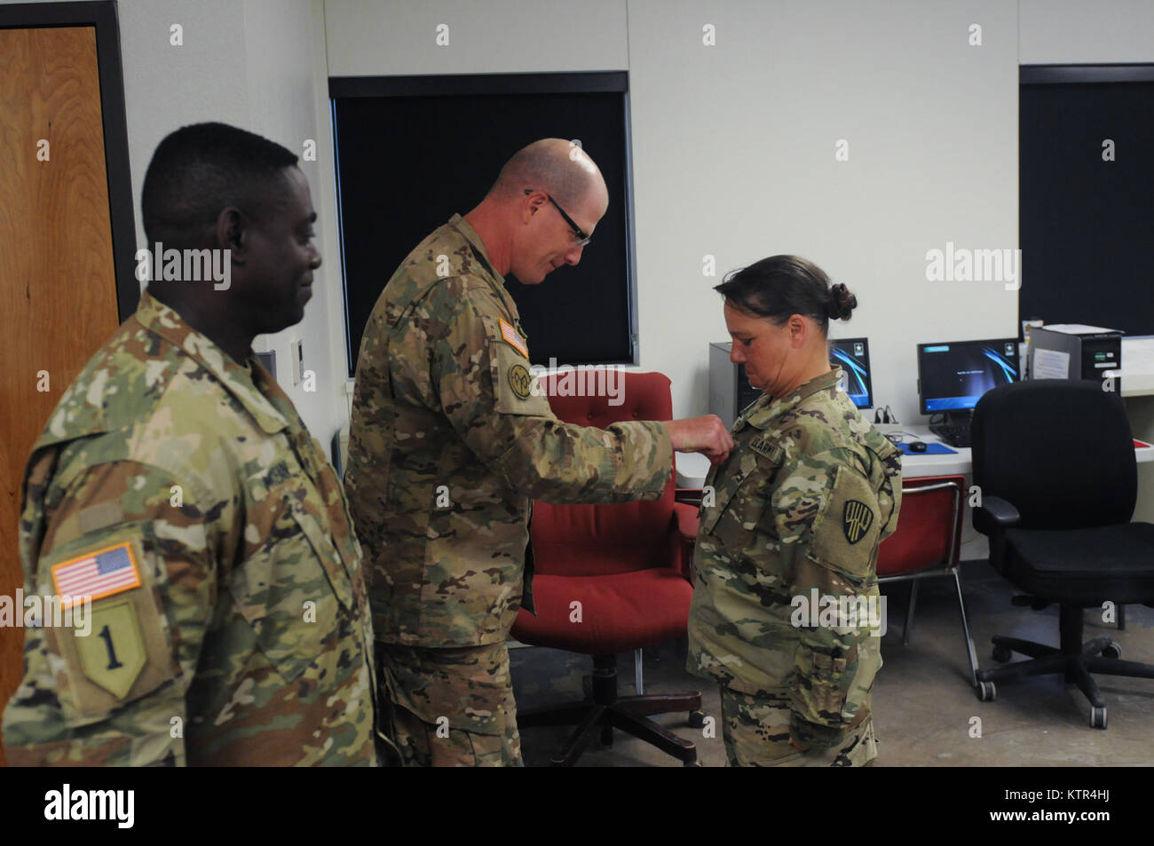 U.S. Army National Guard personnel daily duties and life. Working ...