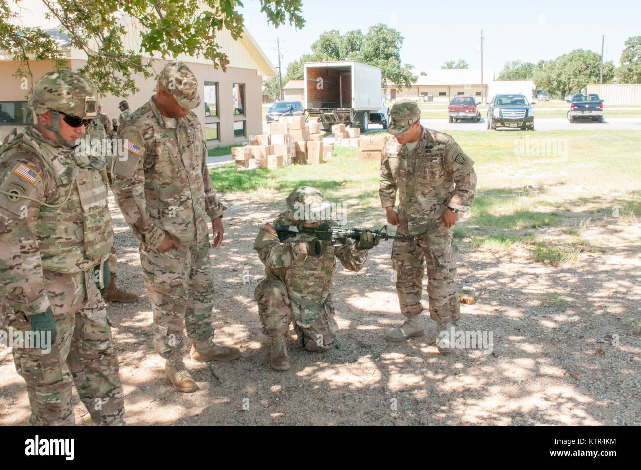 U.S. Army National Guard personnel daily duties and life. Working ...