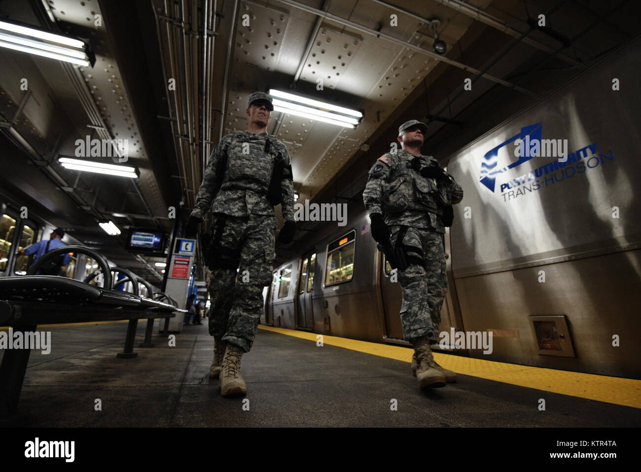 33rd street subway hi-res stock photography and images - Alamy