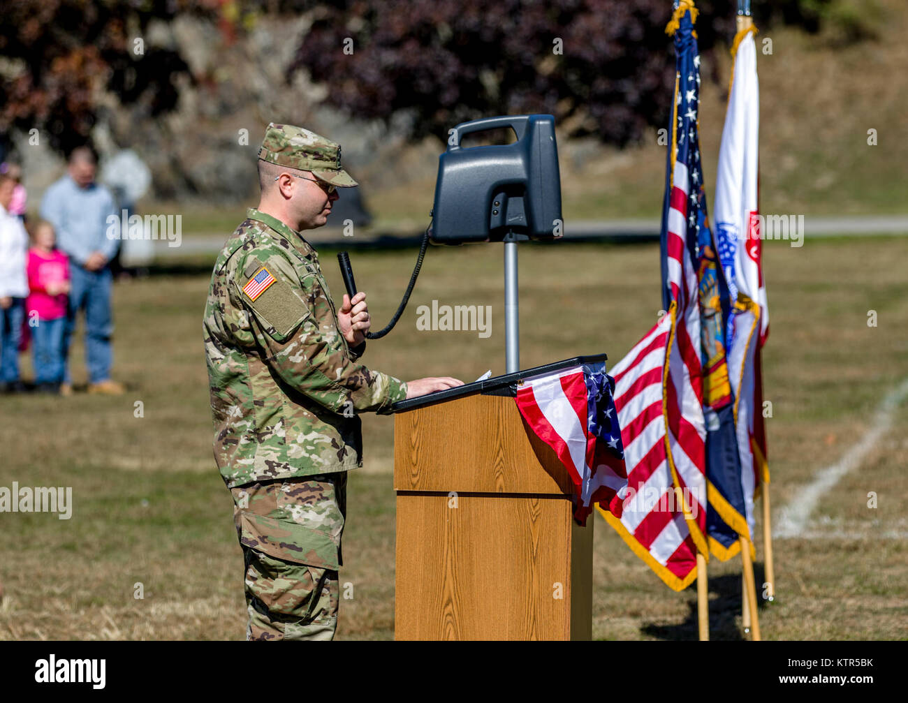 Deployment ceremony to middle east hi-res stock photography and images ...