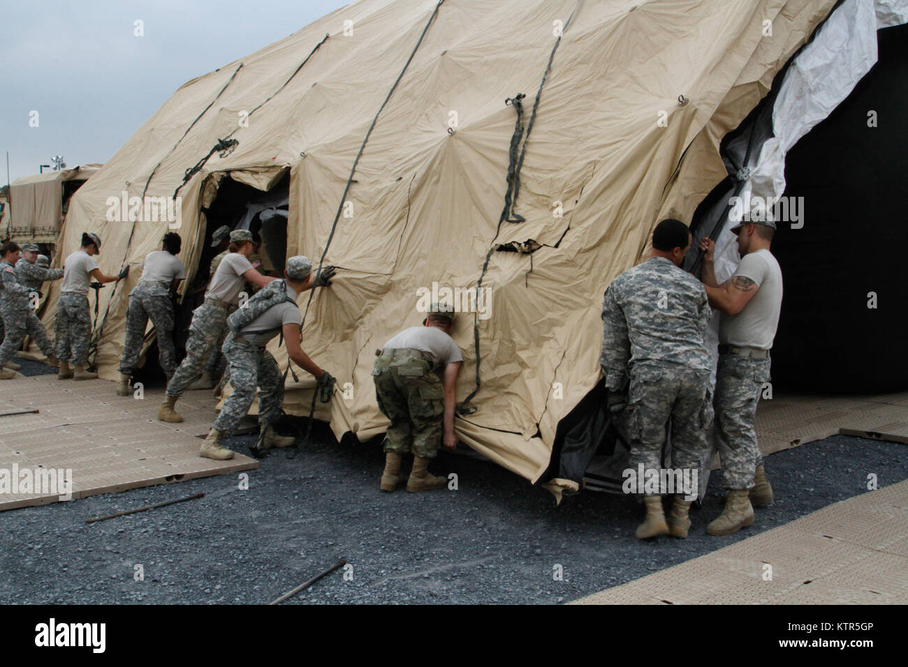 New York Army National Guard Soldiers assigned to the 42nd Combat ...