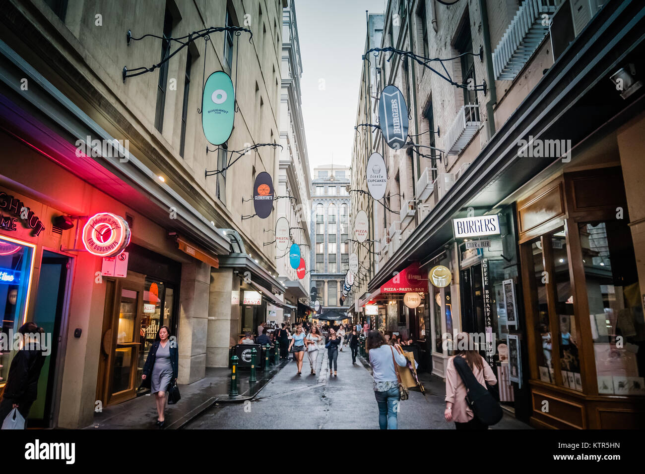 Old pathway hi-res stock photography and images - Alamy