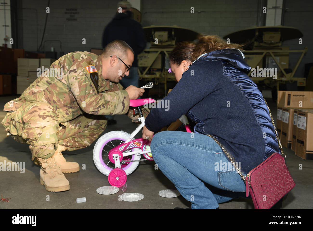 U.S. Army National Guard personnel daily duties and life. Working ...