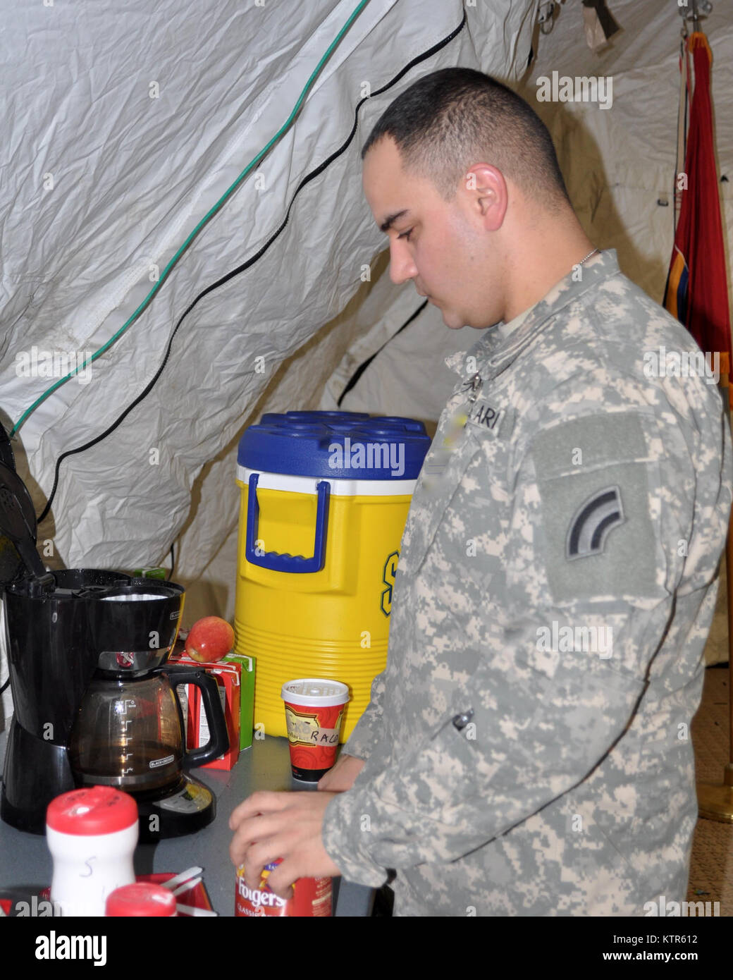 U.S. Army National Guard personnel daily duties and life. Working ...