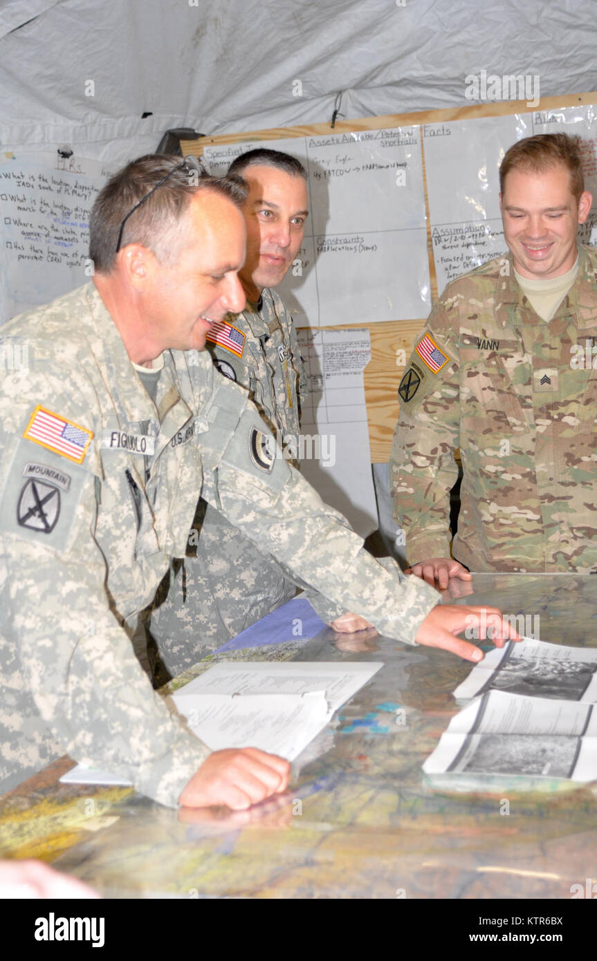 U.S. Army National Guard personnel daily duties and life. Working ...