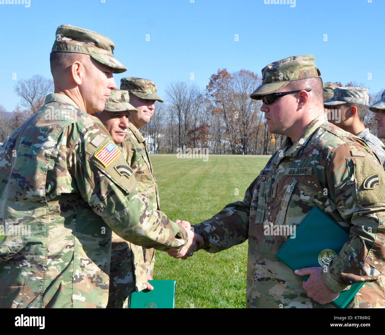 U.S. Army National Guard personnel daily duties and life. Working ...