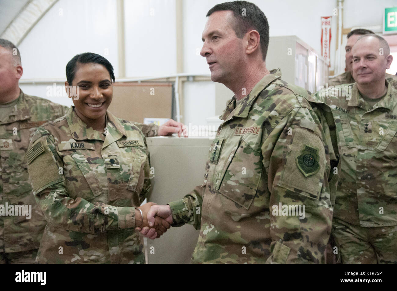 U.S. Army National Guard personnel daily duties and life. Working ...