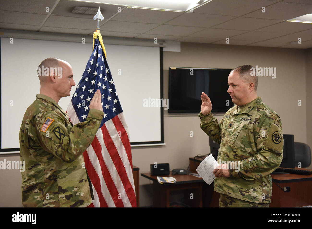 U.S. Army National Guard personnel daily duties and life. Working ...
