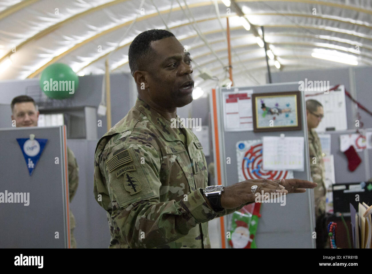 U.S. Army National Guard personnel daily duties and life. Working ...