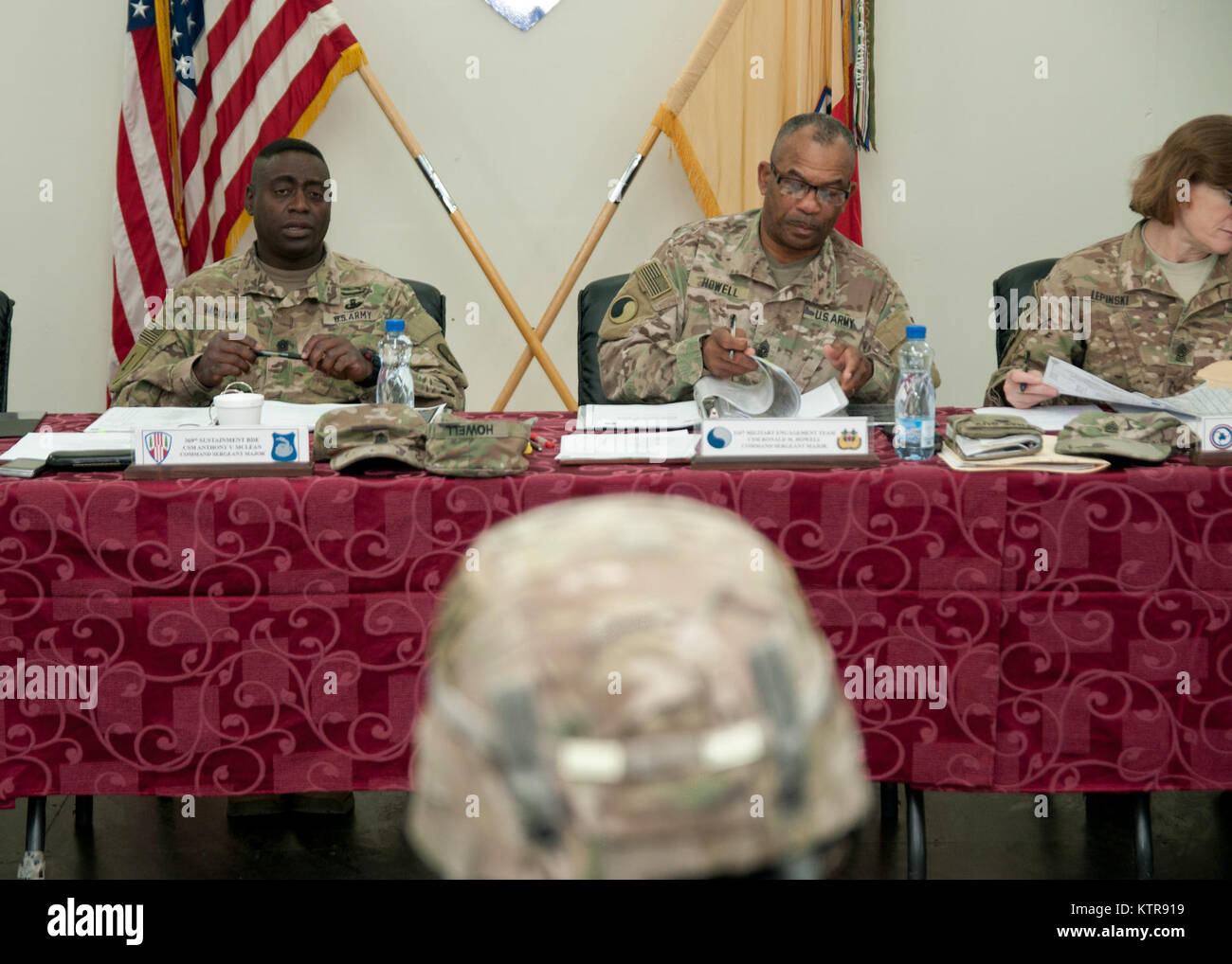 U.S. Army National Guard personnel daily duties and life. Working ...