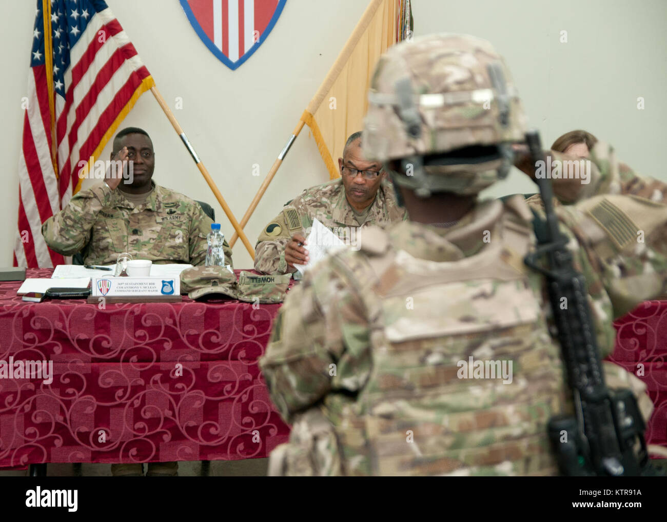 U.S. Army National Guard personnel daily duties and life. Working ...