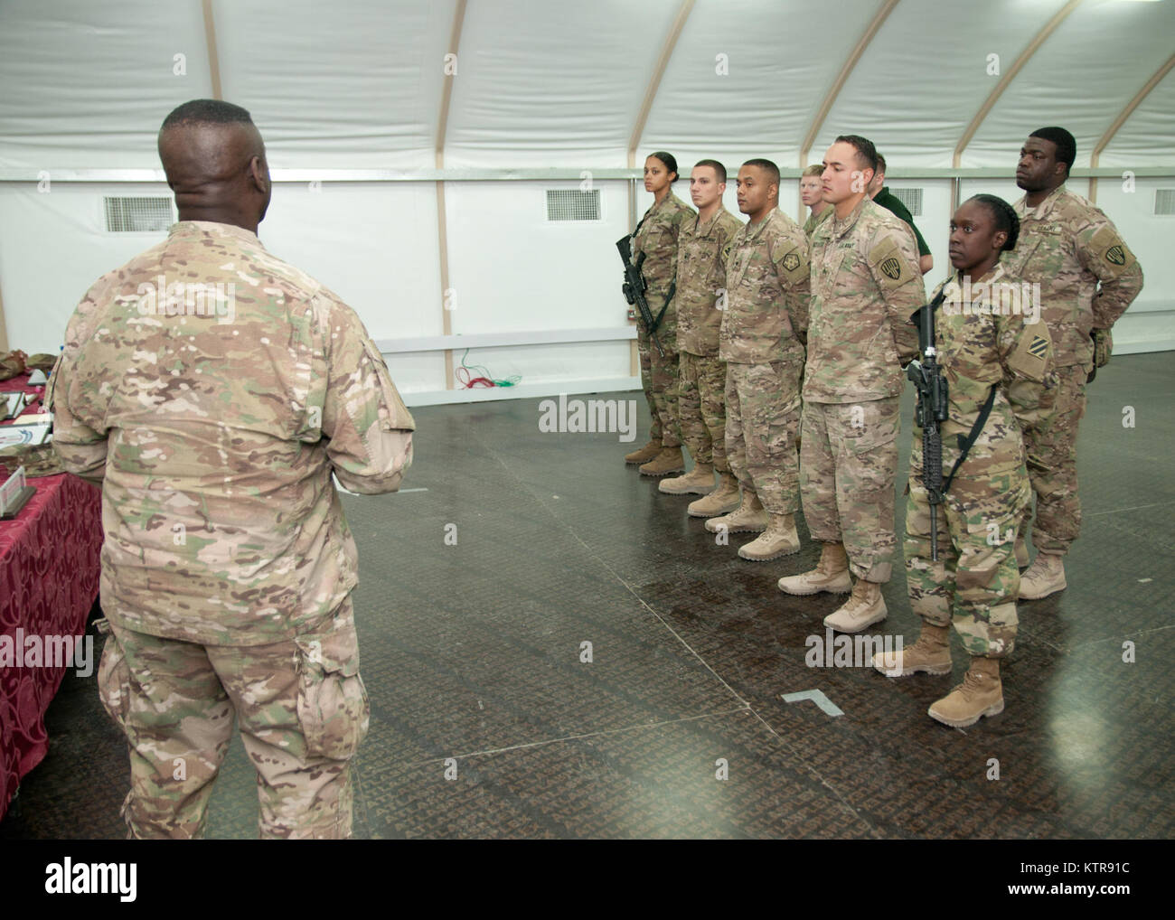 U.S. Army National Guard personnel daily duties and life. Working ...