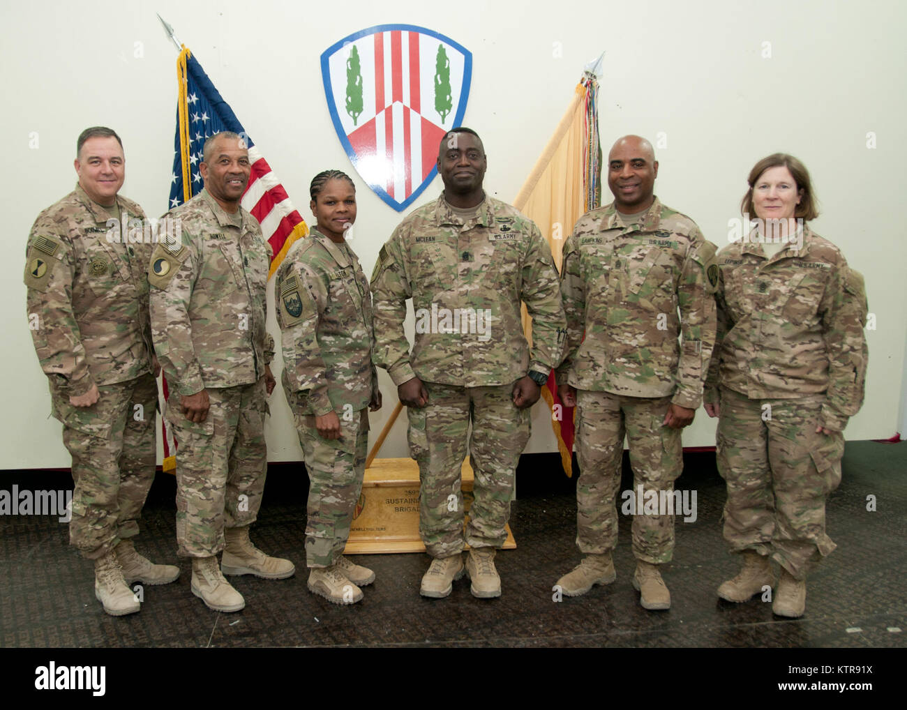 U.S. Army National Guard personnel daily duties and life. Working ...