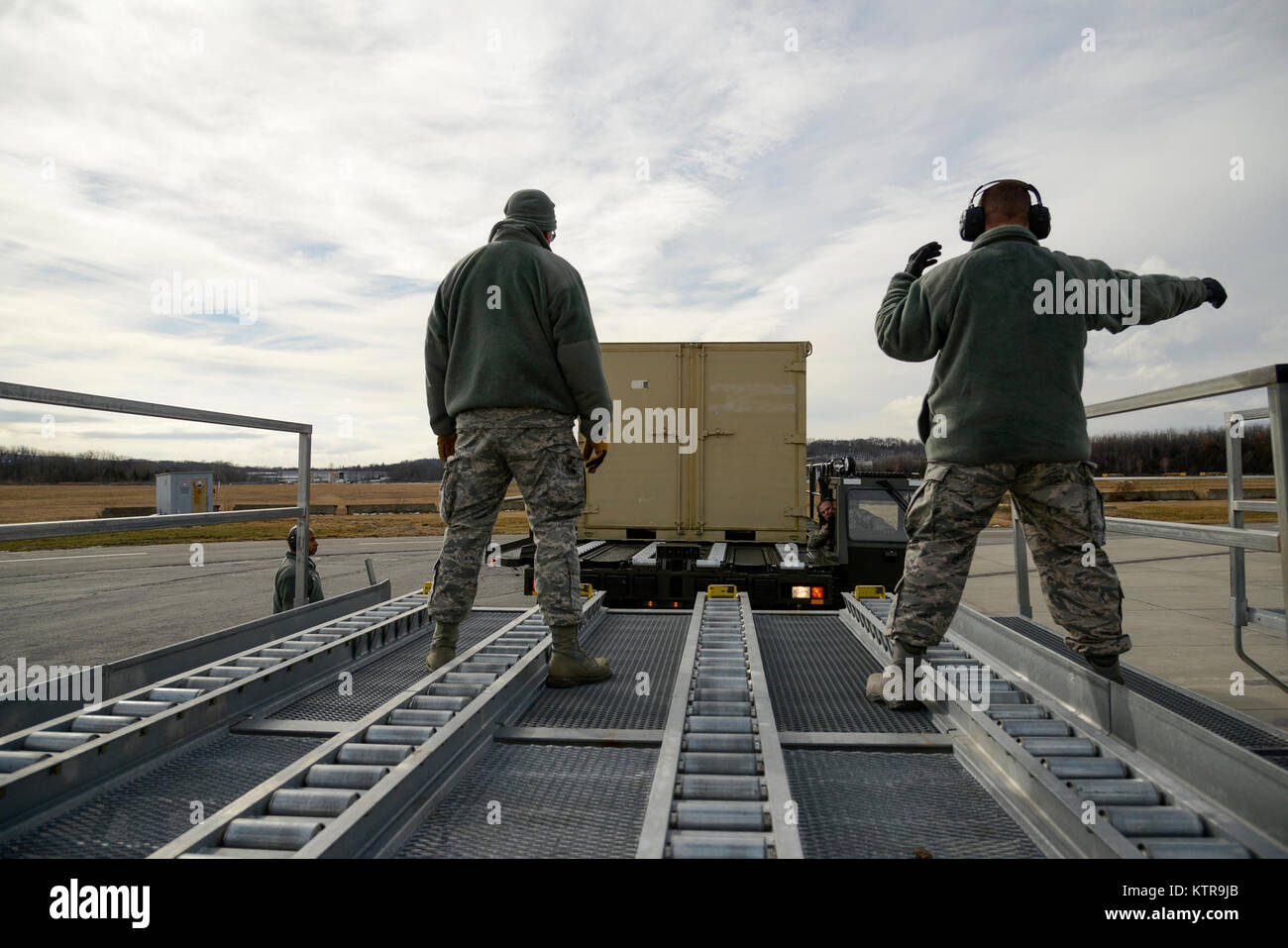 60k loader hi-res stock photography and images - Alamy