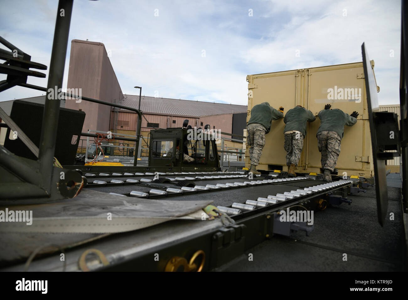 60k loader hi-res stock photography and images - Alamy