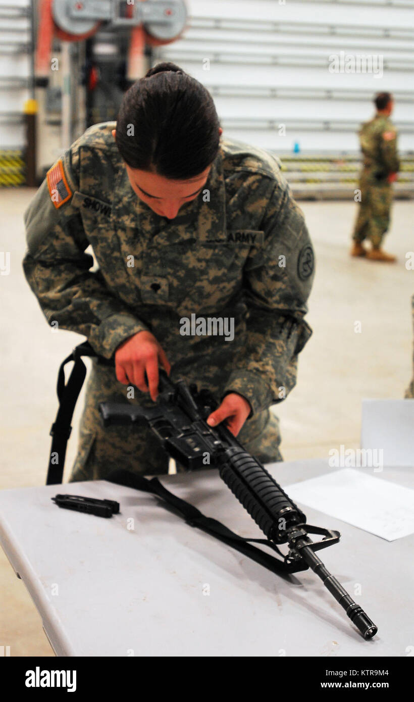 Military intelligence analyst hi-res stock photography and images - Alamy