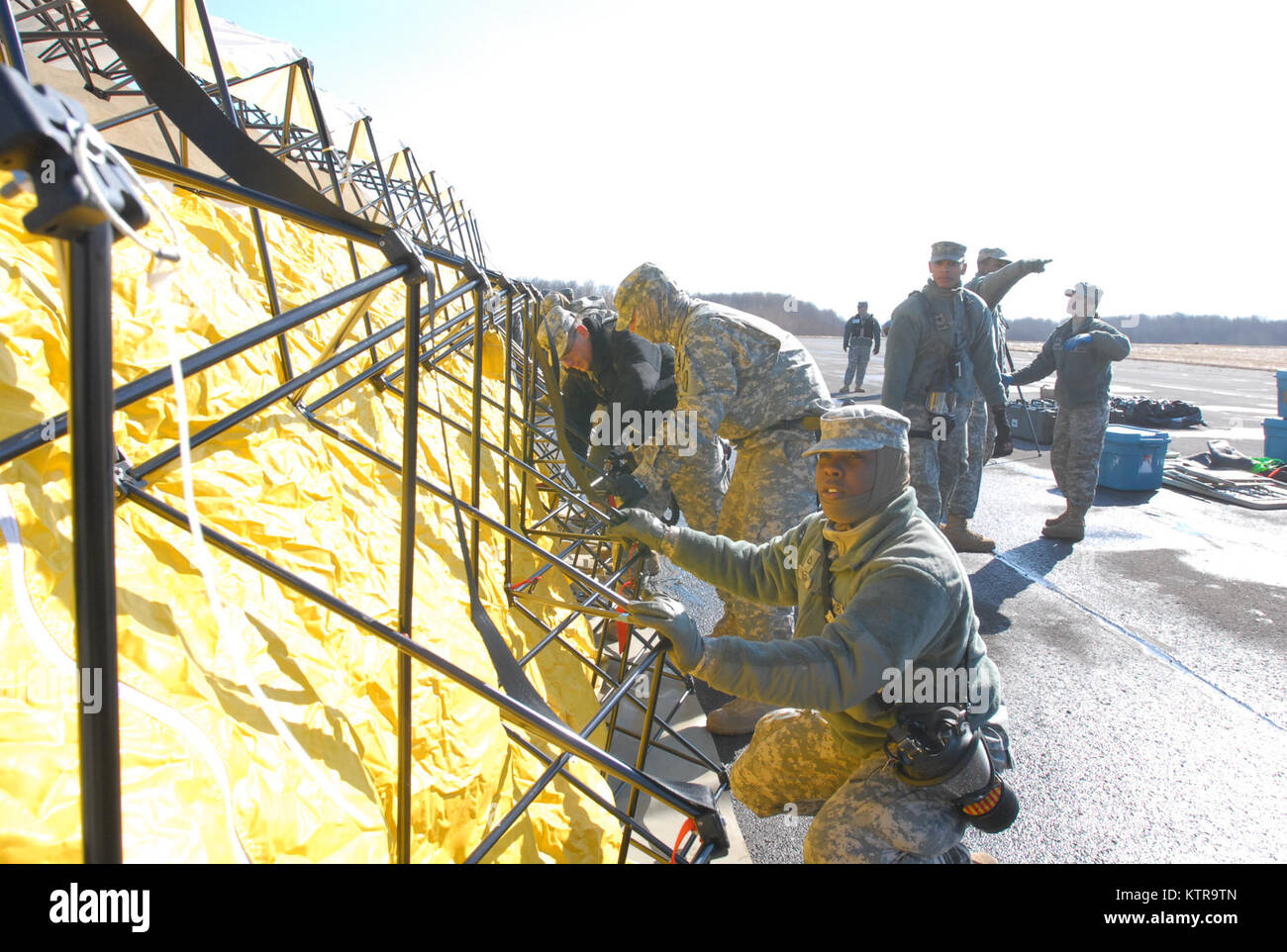 U.S. Army National Guard personnel daily duties and life. Working ...