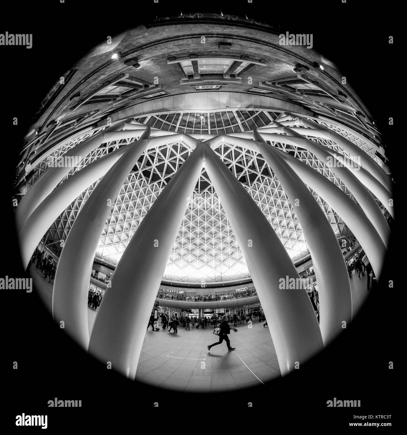 King's Cross Station concourse Stock Photo - Alamy