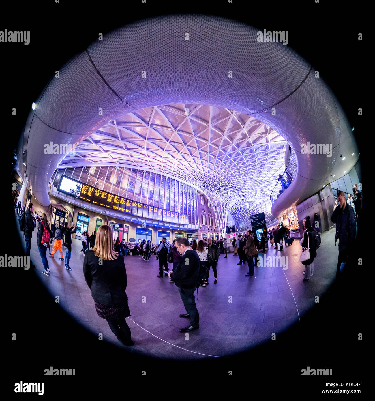 King's Cross Station concourse Stock Photo - Alamy