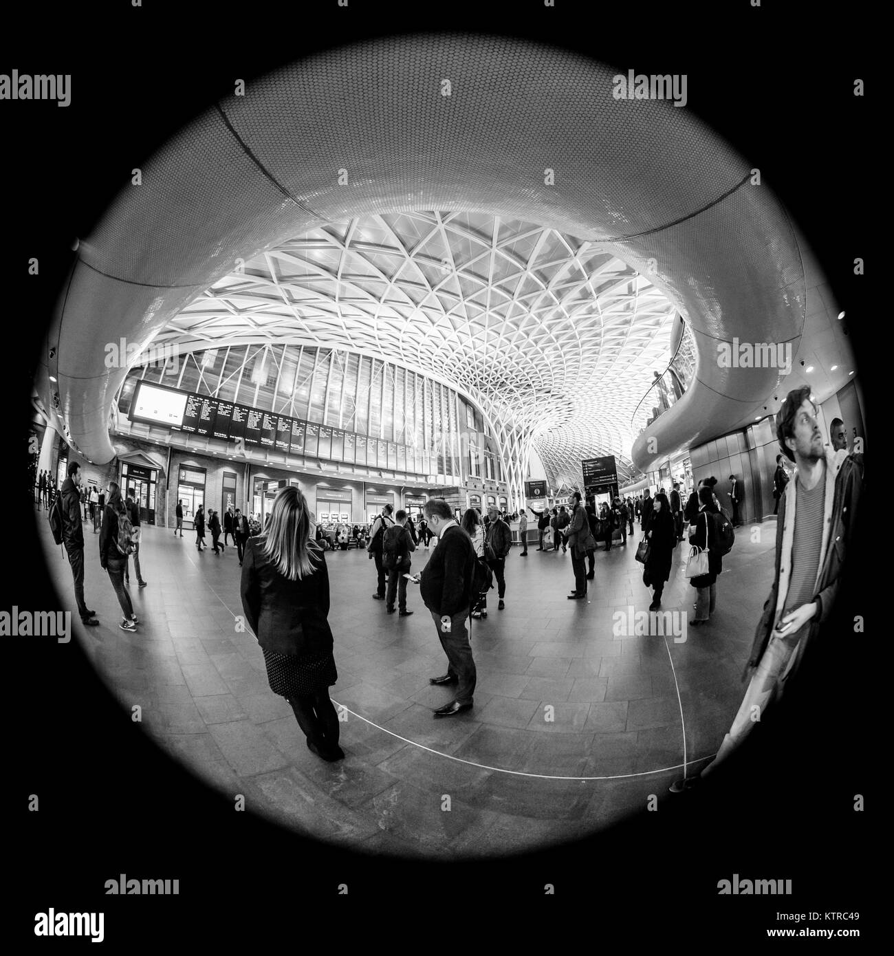 Kings cross station concourse Black and White Stock Photos & Images - Alamy