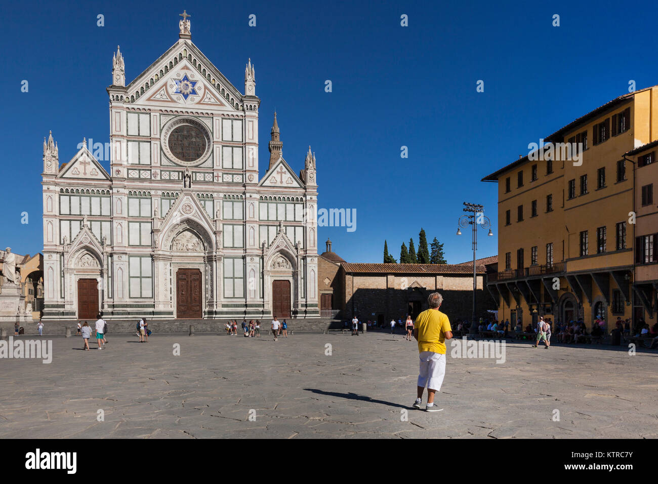 Piazza di santa croce square church of santa croce basilica hi-res ...