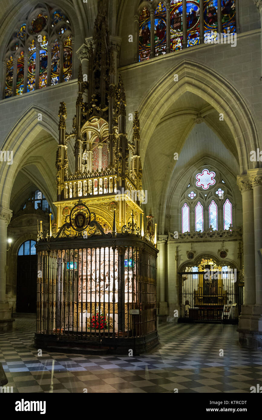 Toledo Cathedral Interior High Resolution Stock Photography and Images ...