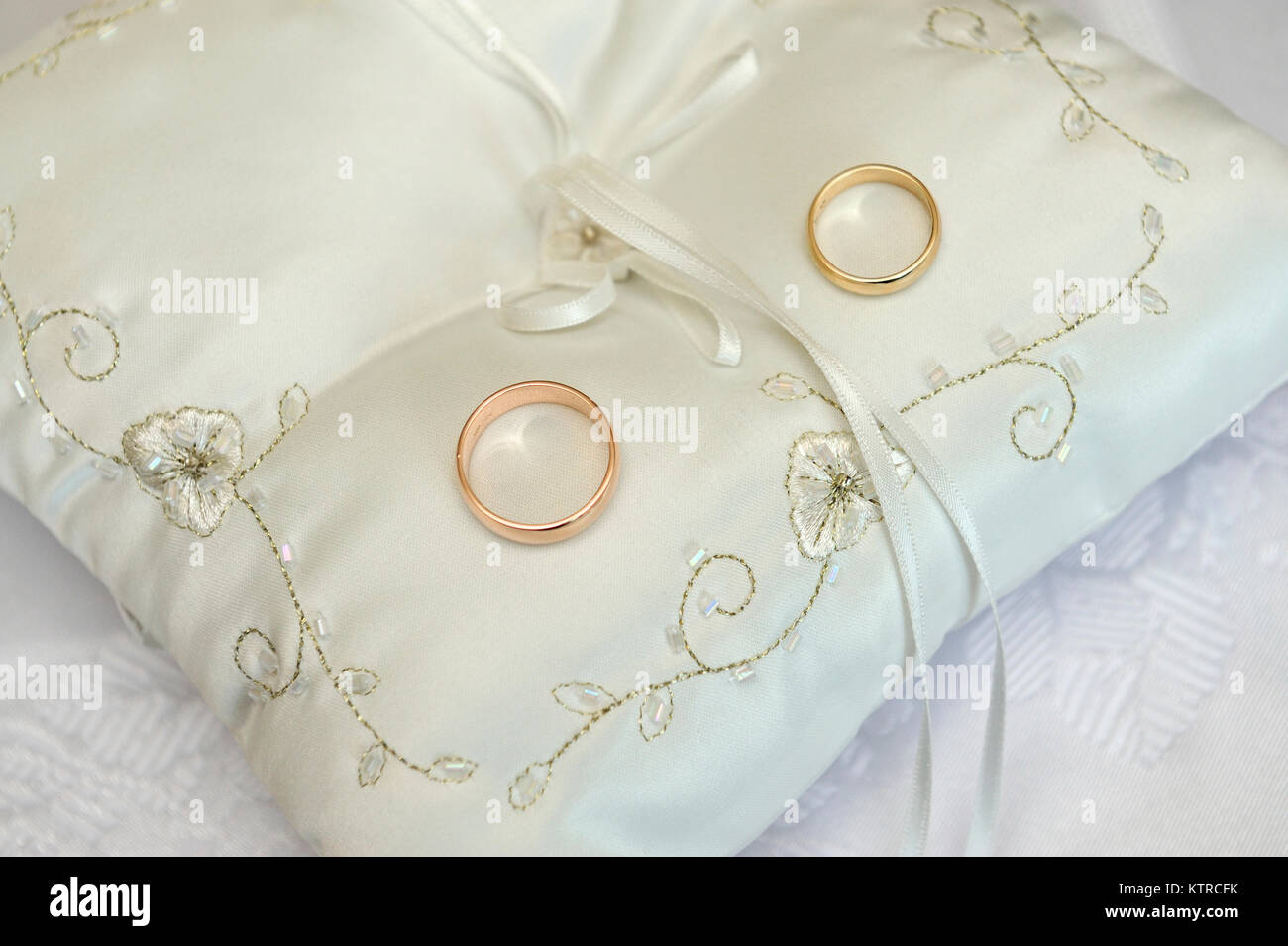 wedding rings, couple, two, bridges, wedding, relations,bridal, bride ...