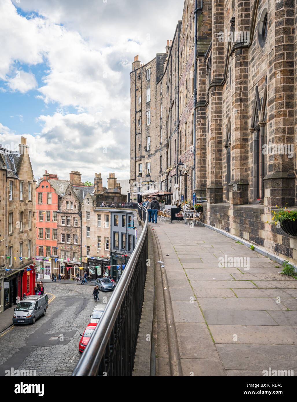 Victoria Street in Edinburgh on a summer afternoon, Scotland Stock ...
