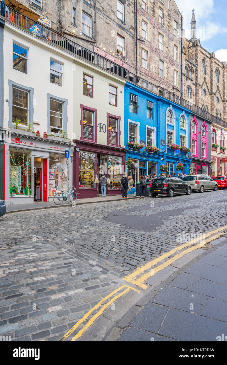 Victoria Street in Edinburgh on a summer afternoon, Scotland Stock ...