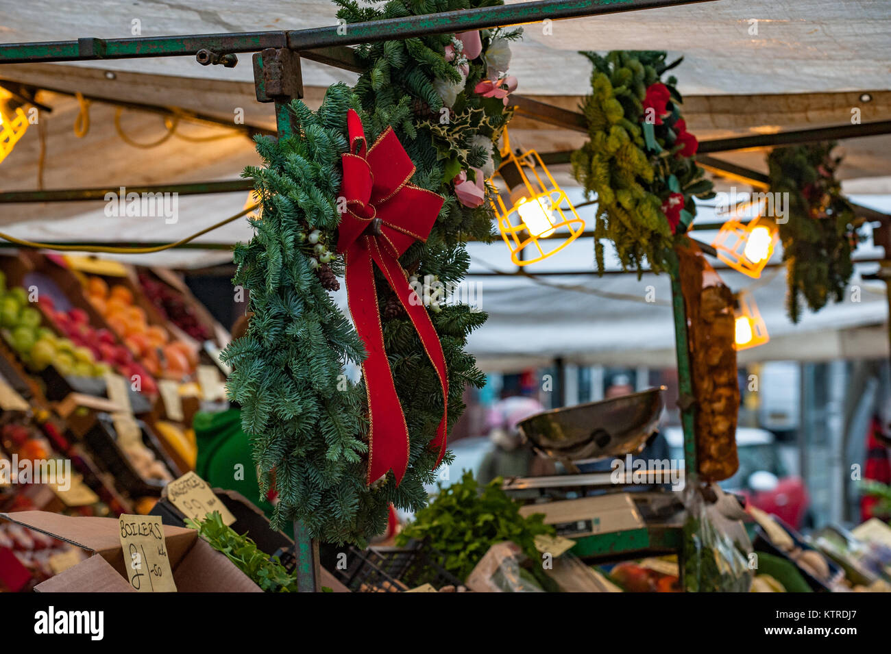 Christmas market on university hi-res stock photography and images - Alamy