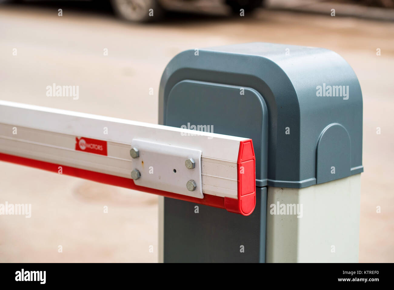 Checkpoint barrier road hi-res stock photography and images - Alamy