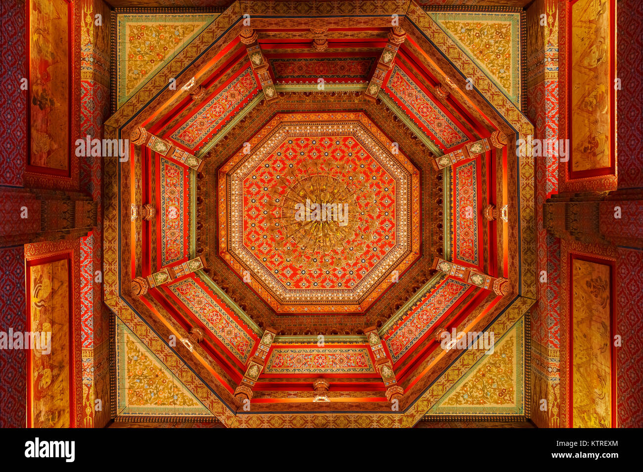 BANGKOK, THAILAND - DECEMBER 30 2015: Interior of the Dusit Maha Prasat ...