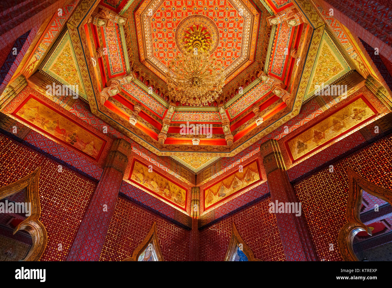 BANGKOK, THAILAND - DECEMBER 30 2015: Interior of the Dusit Maha Prasat ...