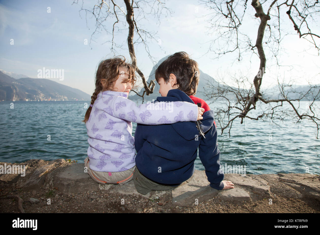 children look the lake Stock Photo - Alamy
