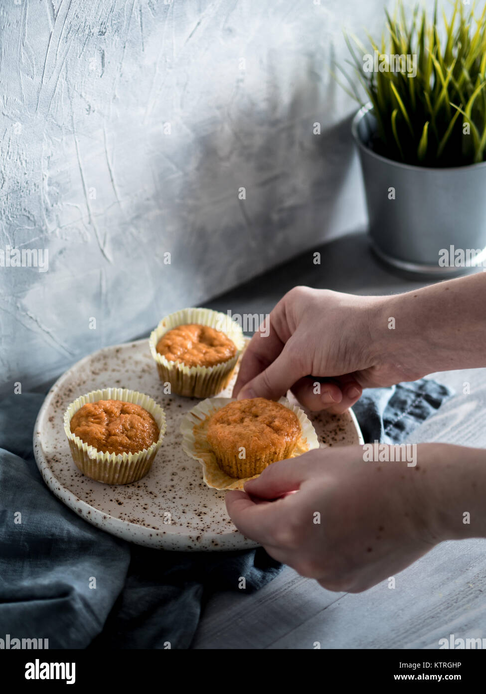 Cupcake craft hi-res stock photography and images - Alamy