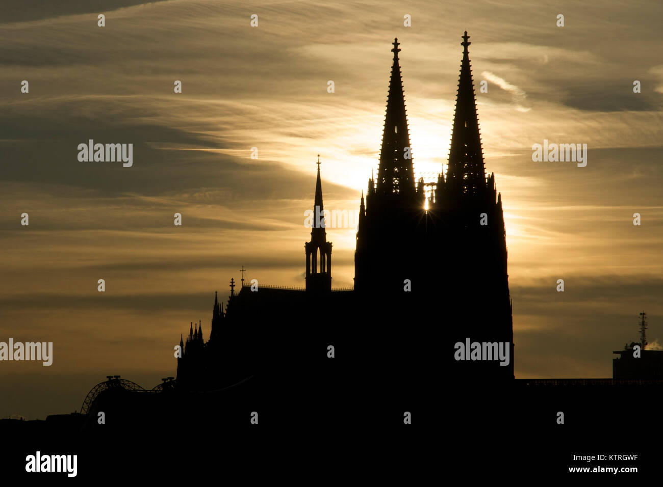 Silhouette of world heritage site Cologne Cathedral at sunset with ...