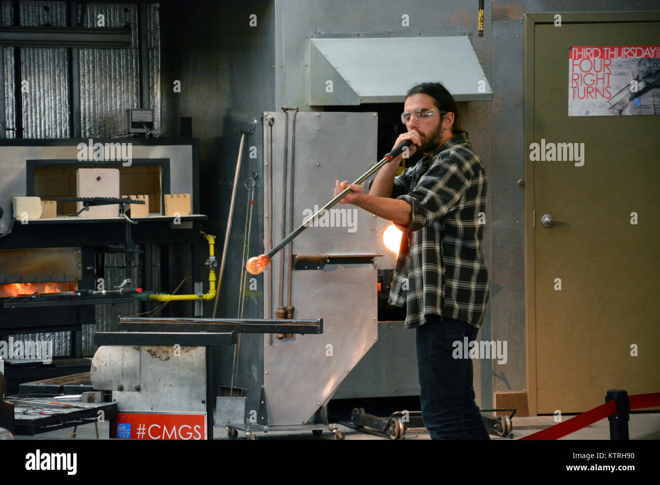 Glass blowing hi-res stock photography and images - Alamy