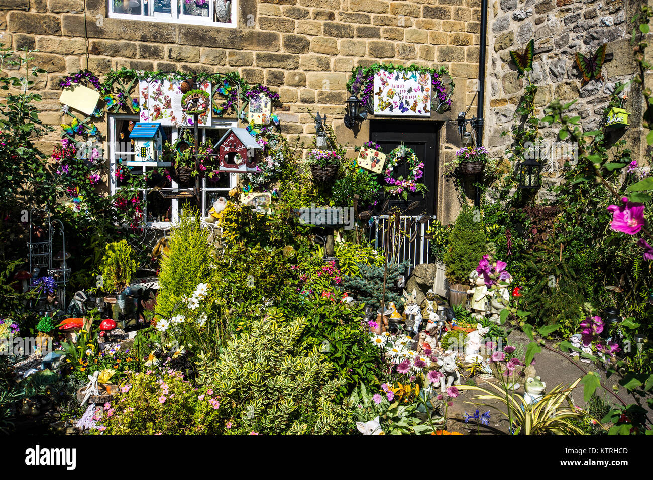 Plague Cottage, Eyam, Derbyshire Stock Photo - Alamy Plague Cottage, Eyam, Derbyshire Stock Photo - Alamy