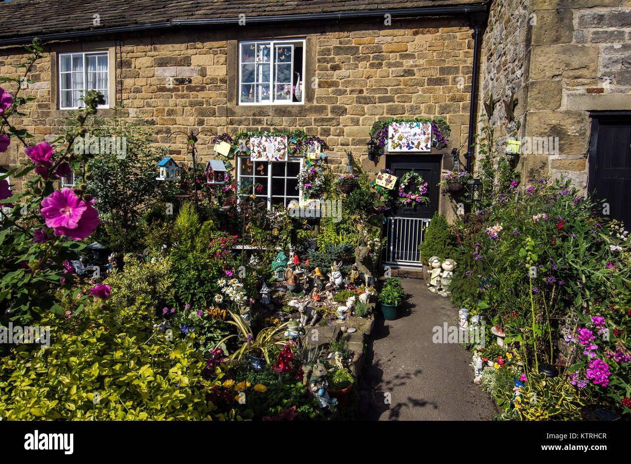 Plague Cottage, Eyam, Derbyshire Stock Photo - Alamy Plague Cottage, Eyam, Derbyshire Stock Photo - Alamy