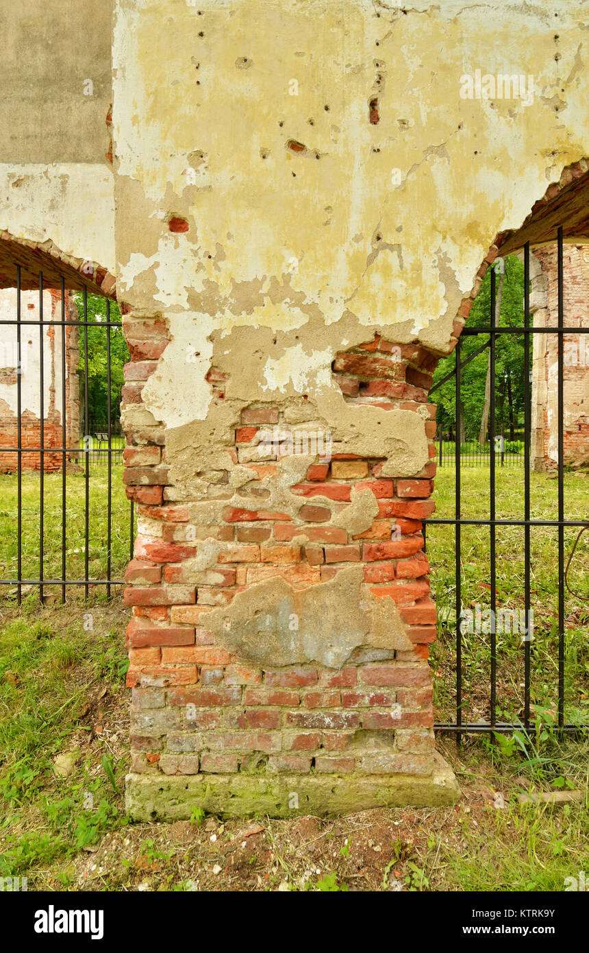 The ruins of the old building.It is destroyed over time and cannot be ...