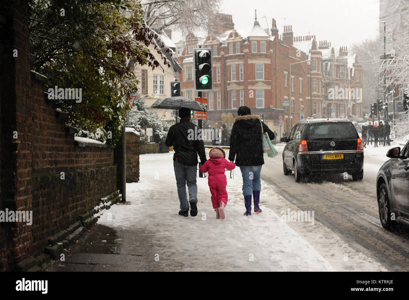 Traffic during snowfall on slippery hi-res stock photography and images ...